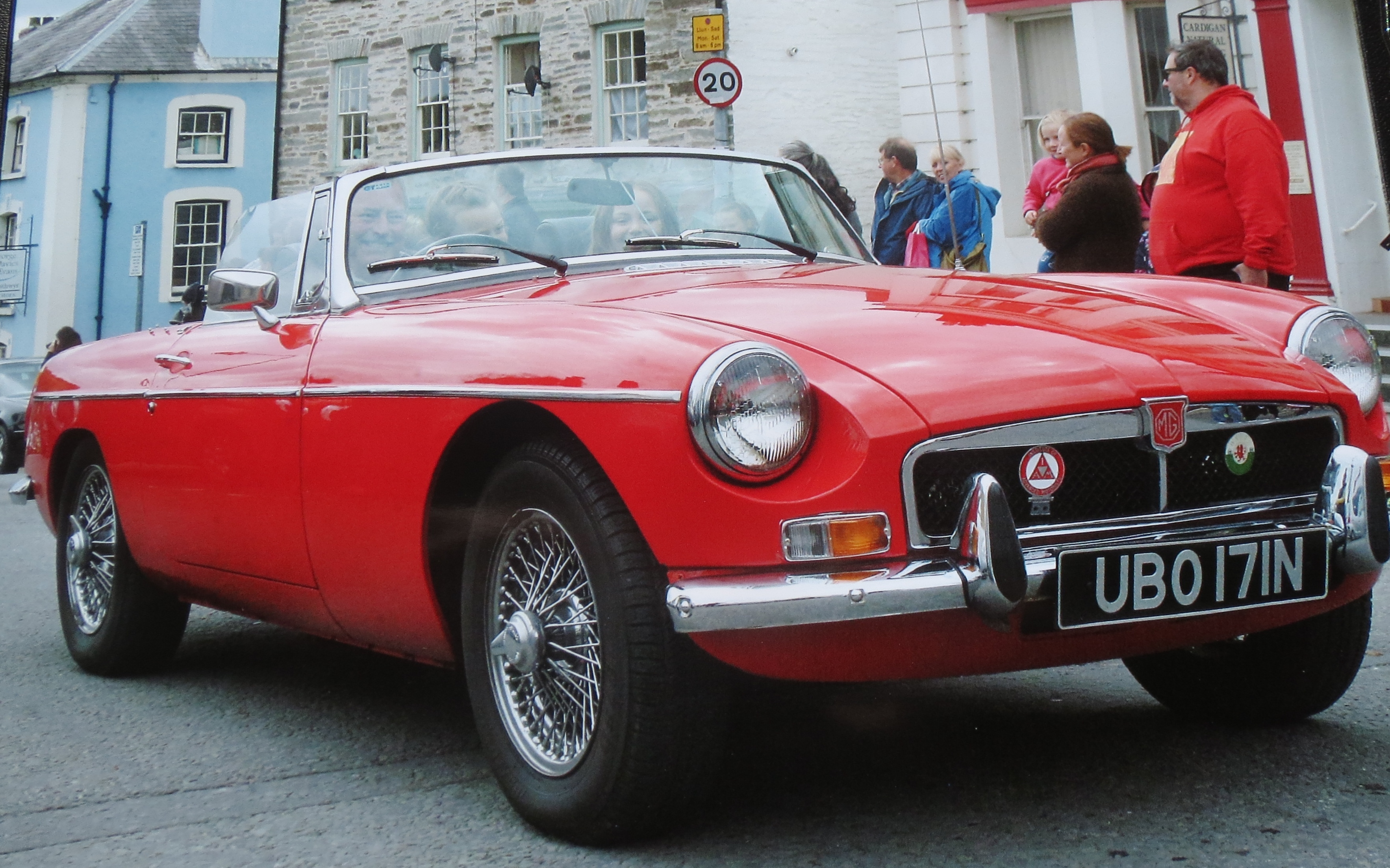 Barley Saturday with Grandaughter | The MG Owners' Club